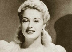 1940s Hairstyle - Copy The Top Hairdos of 1941 - Glamour Daze