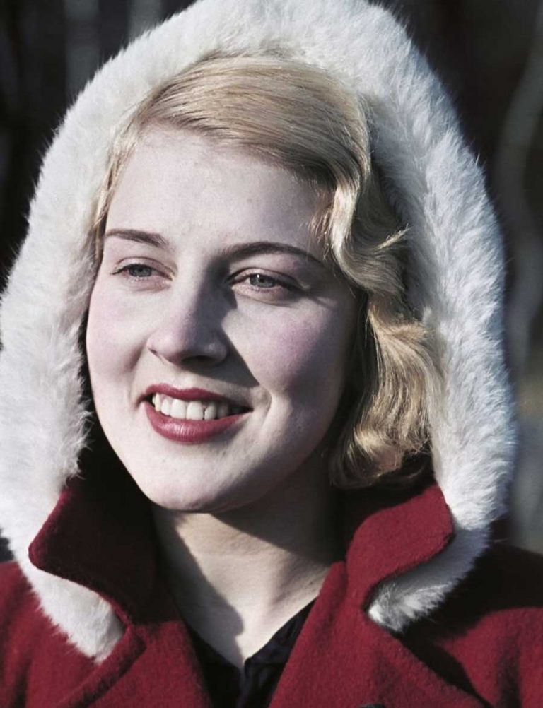Color Archive of 1940s War Era Women