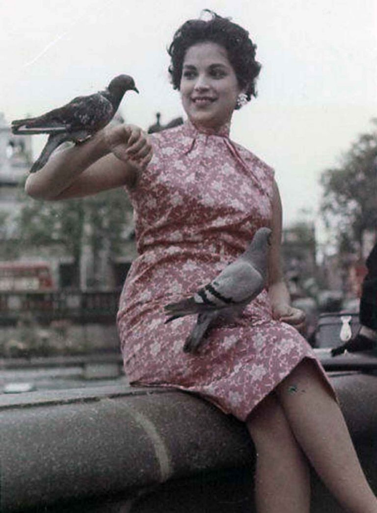 Straight out of the 60s - Found photos of women - Glamour Daze