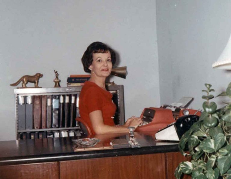 Straight out of the 60s - Found photos of women - Glamour Daze