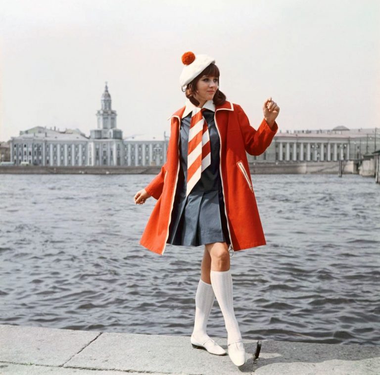 The Mini Skirt Shockwave of the 1960s - Glamour Daze