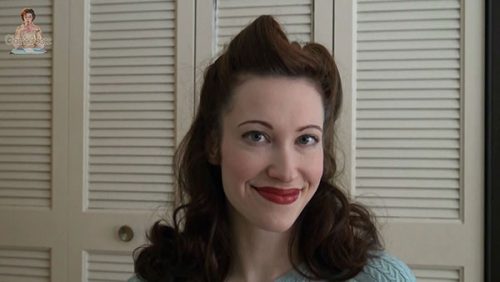 How to Do Victory Rolls | 1940's Pin up Hairstyles - Glamour Daze